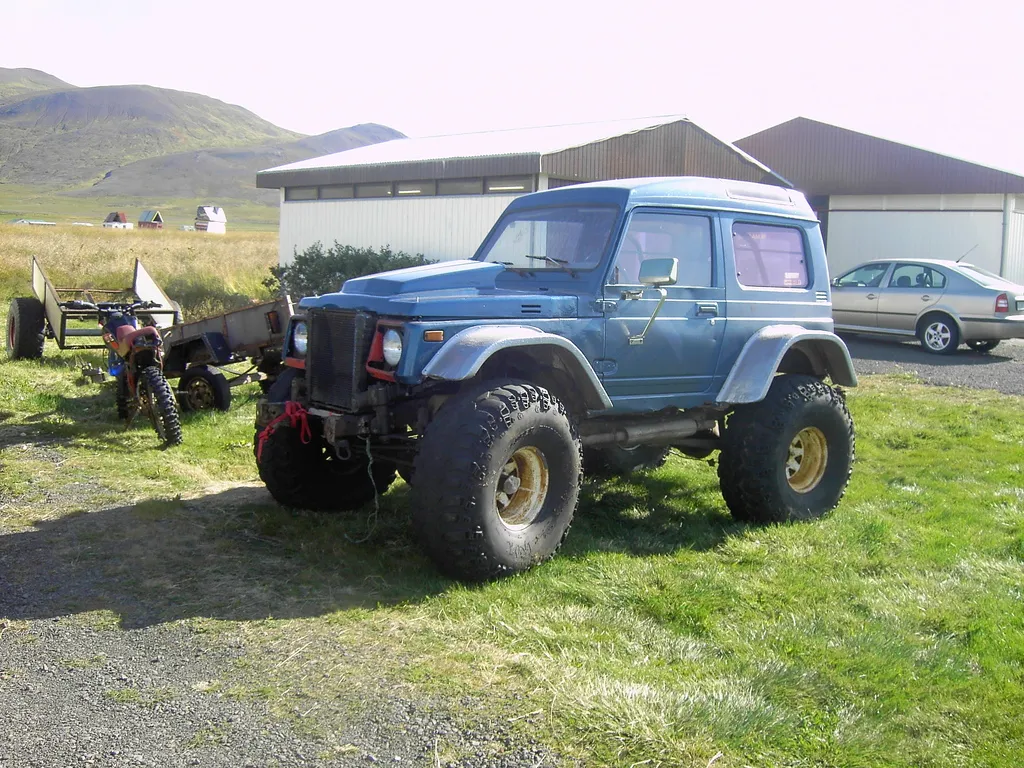 Suzuki SJ 413